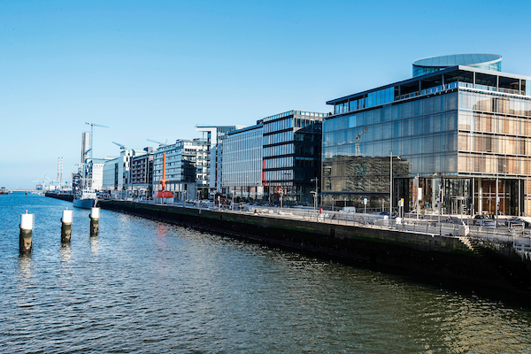 Sir John Rogerson’s Quay (Cé Sir John Rogerson) – Dublin City Film Office